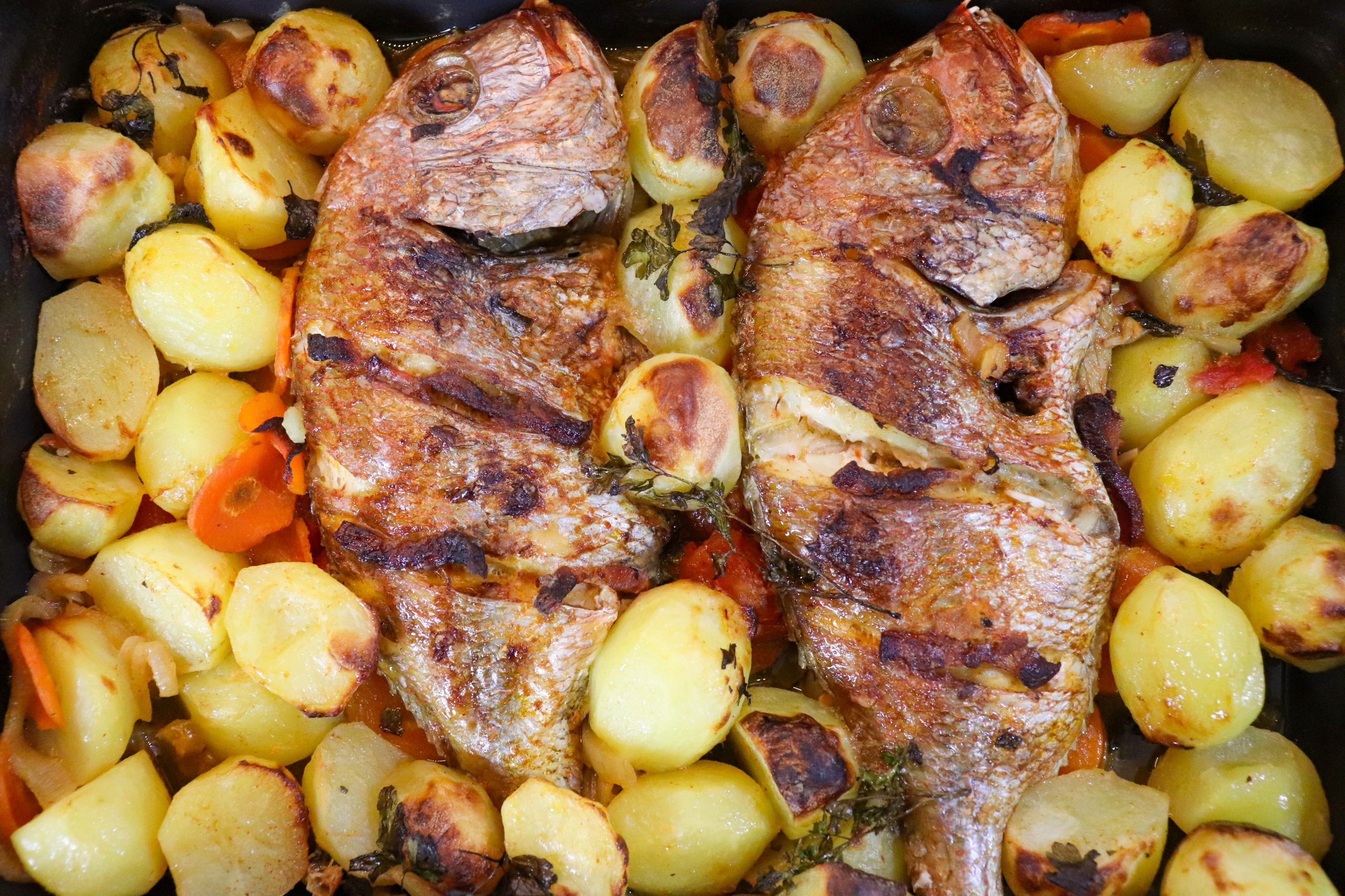 Pargo Assado no Forno com Batatinhas - Momentos Doces e Salgados