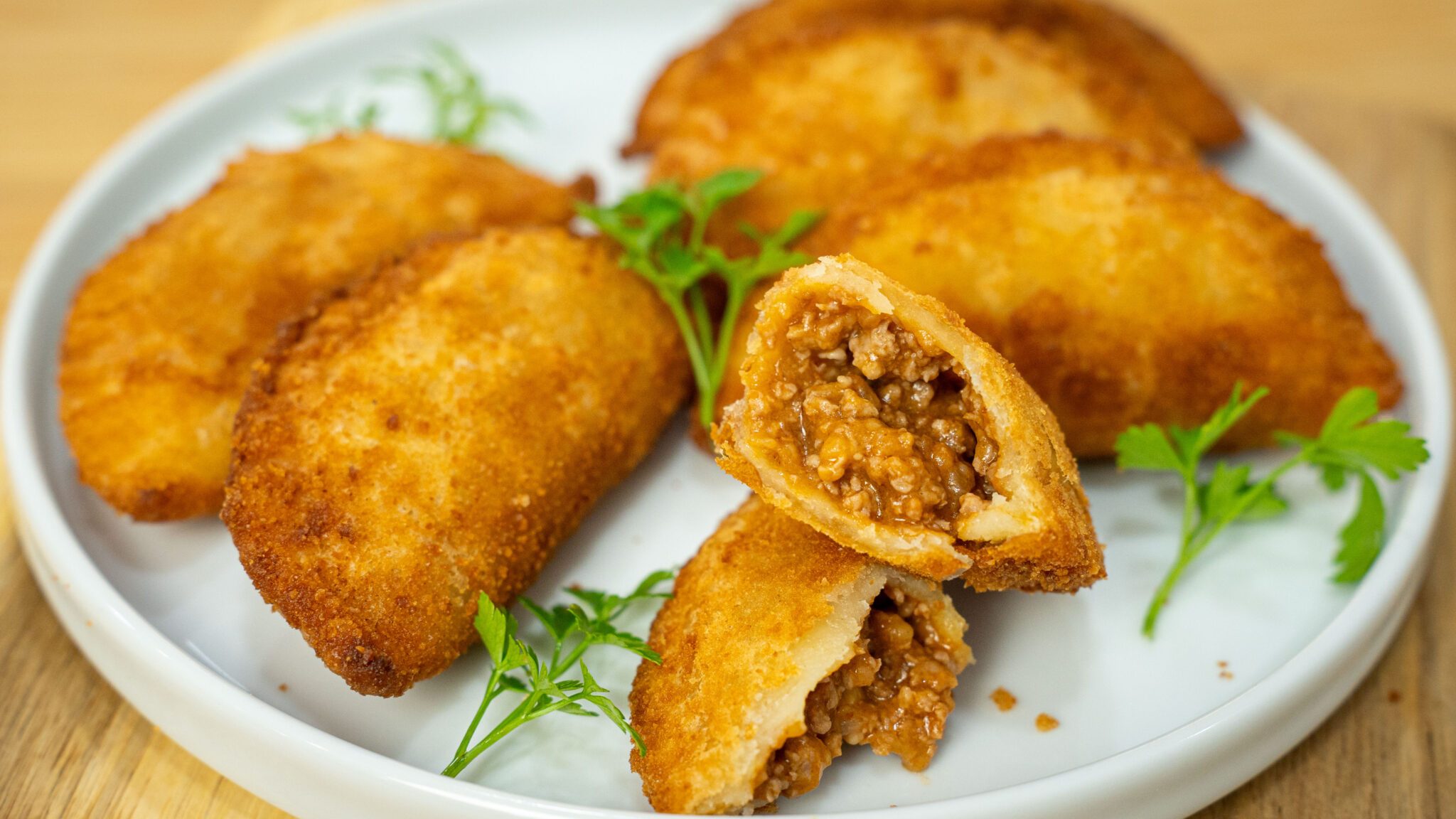 Rissóis de Carne Caseiros - Momentos Doces e Salgados